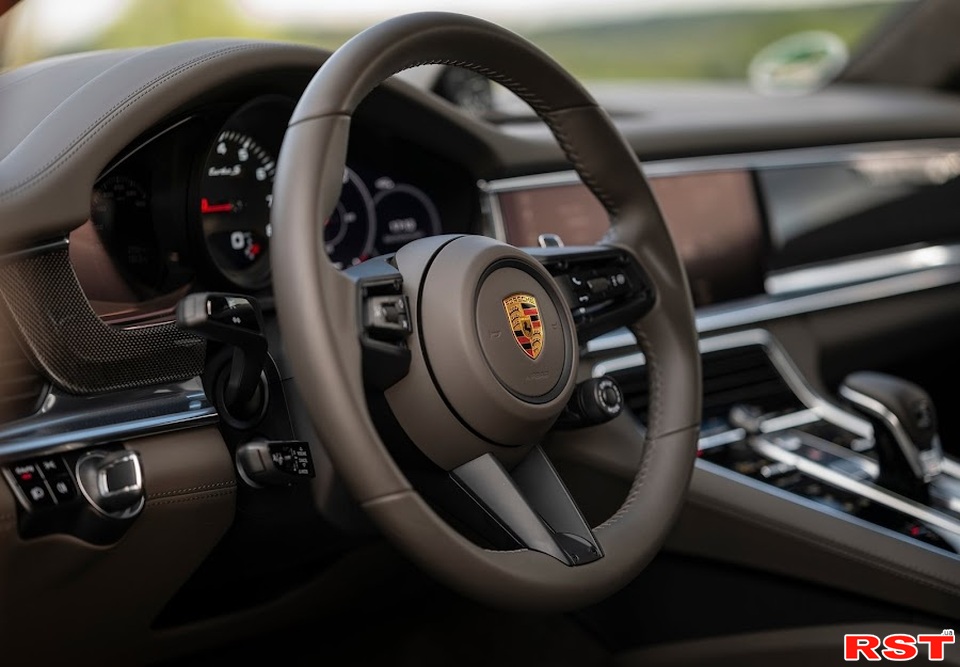 Читати на RST - Porsche працює над електричною Panamera